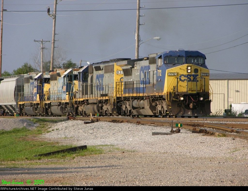 CSX 7712 Leads Q525 south